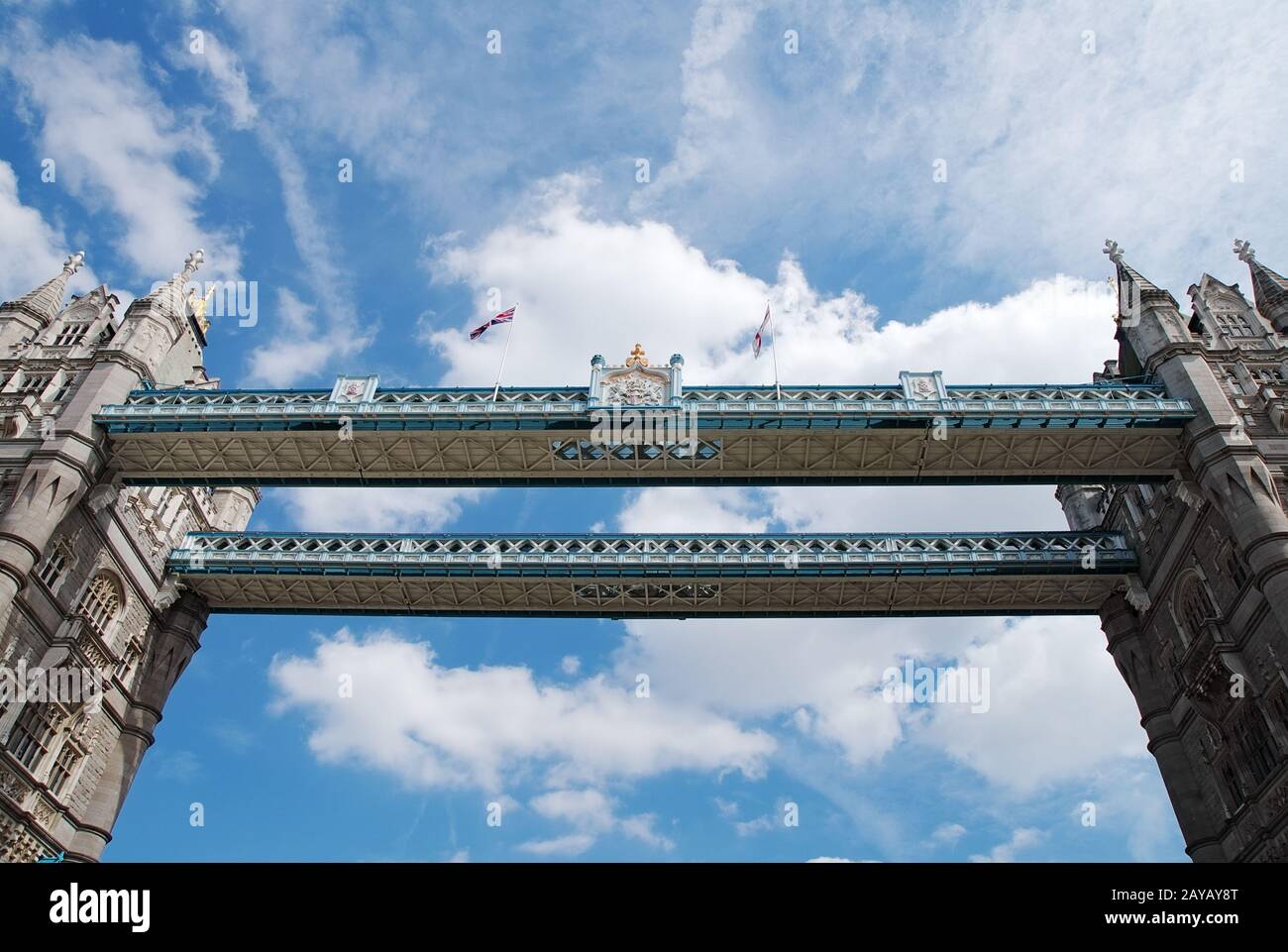 Under tower bridge hi-res stock photography and images - Alamy