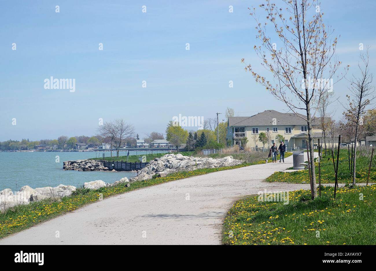 Walkway on the lake Ontario in Hamilton Stock Photo - Alamy