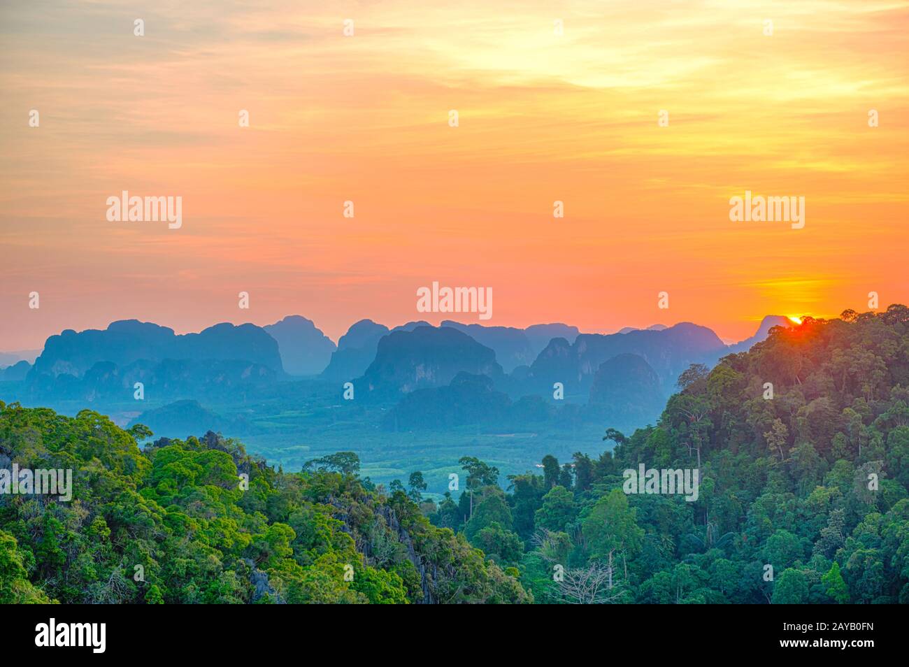Majestic sunset mountain hi-res stock photography and images - Alamy