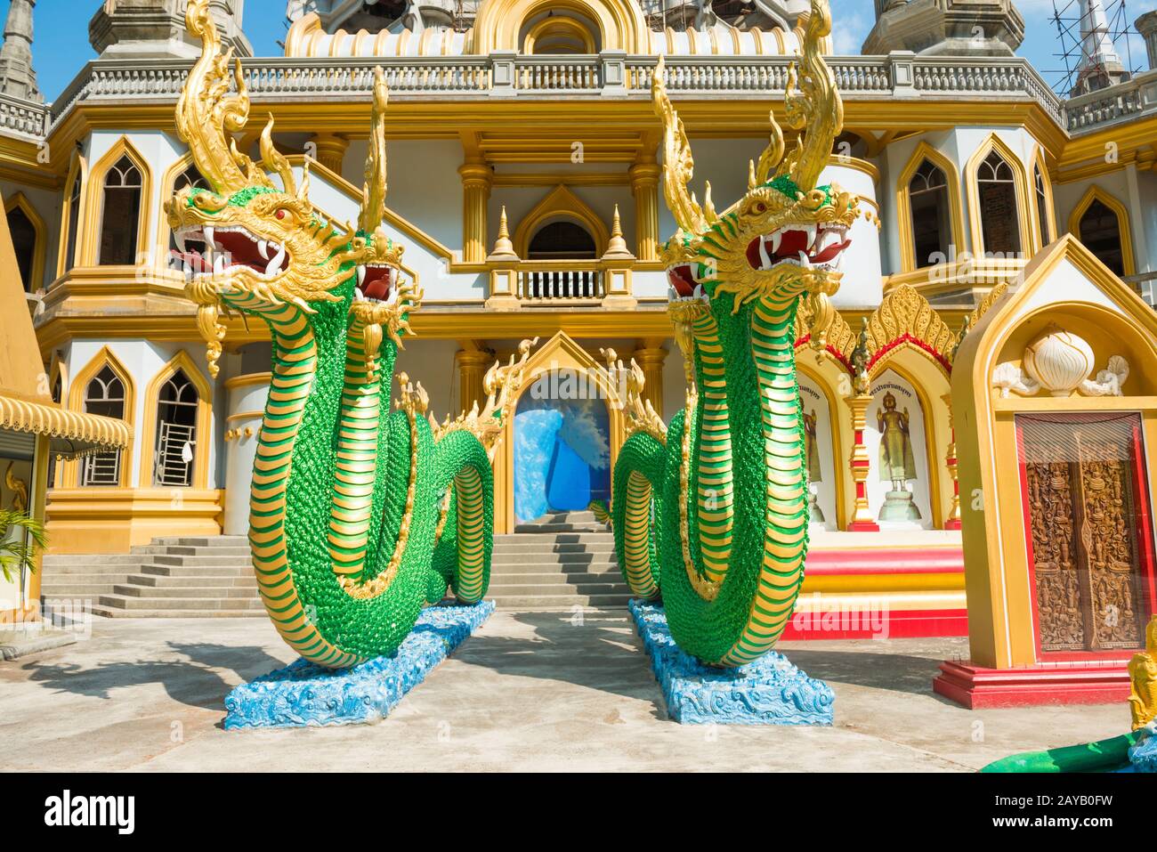 Statues of dragons hi-res stock photography and images - Alamy