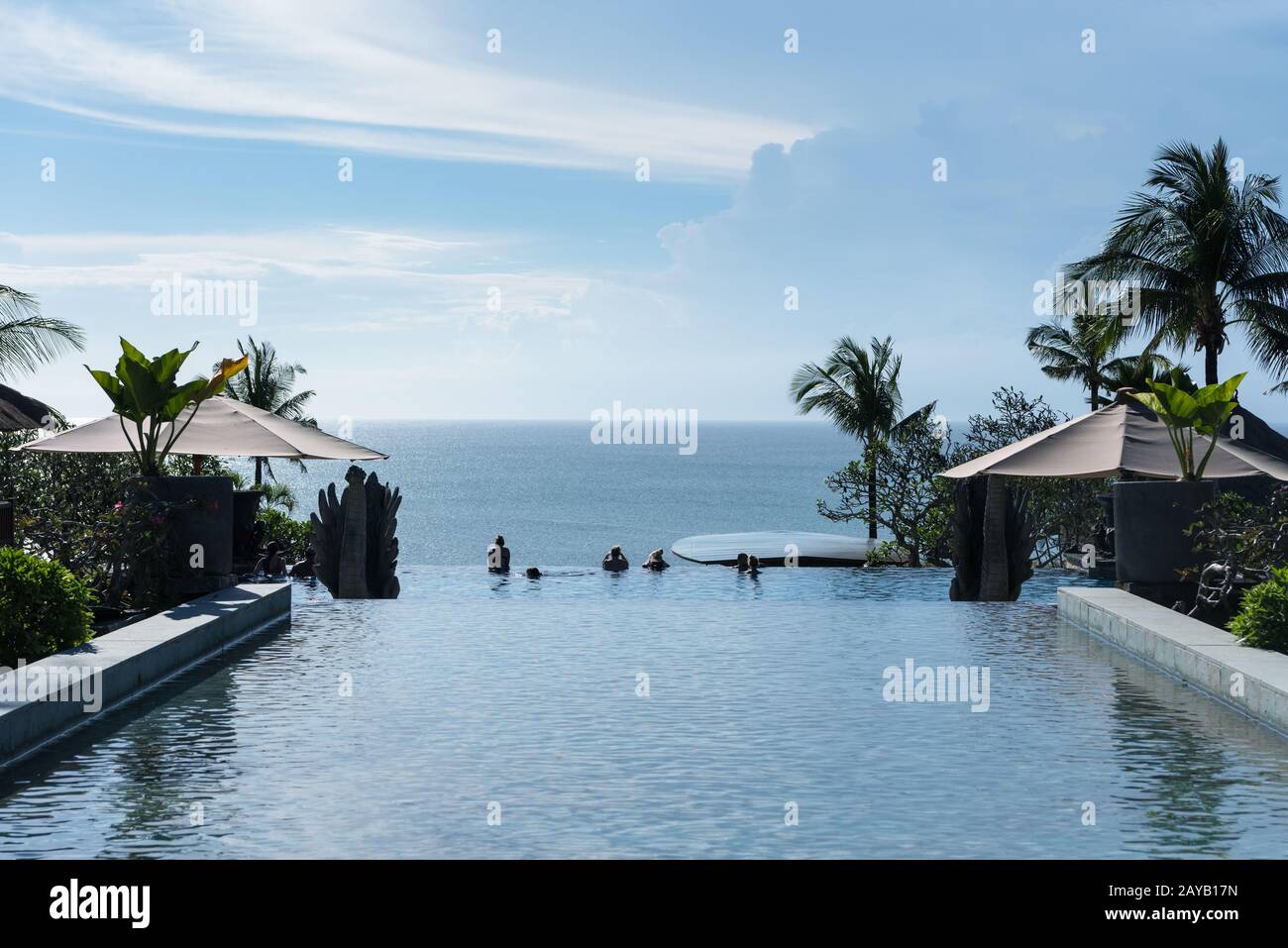 beach infinity pool Stock Photo - Alamy
