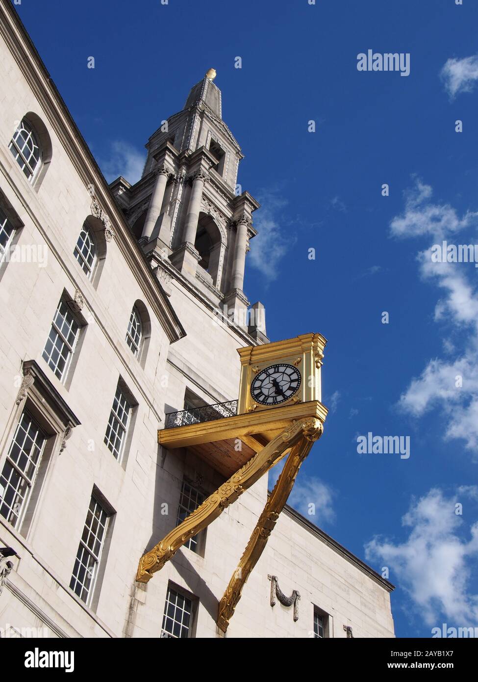 The civic hall gold clock hi-res stock photography and images - Alamy
