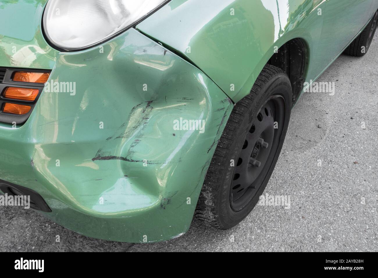 Dented car hi-res stock photography and images - Alamy
