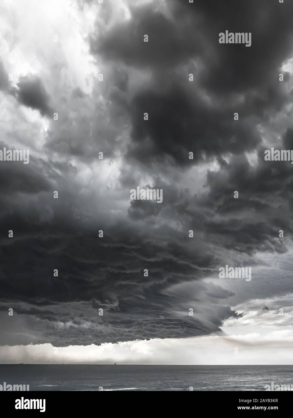 Dramatic seascape hi-res stock photography and images - Alamy