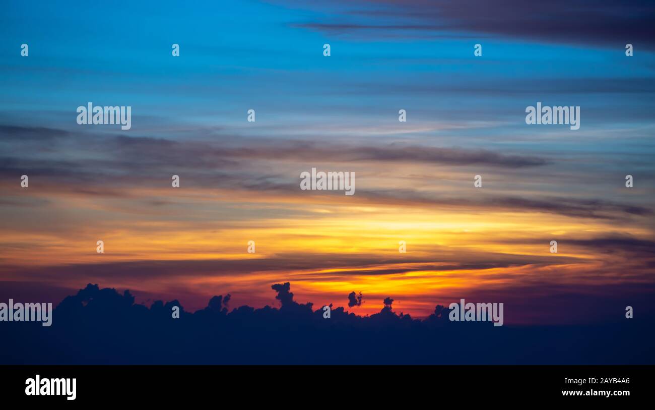 View sun rising airplane hi-res stock photography and images - Alamy