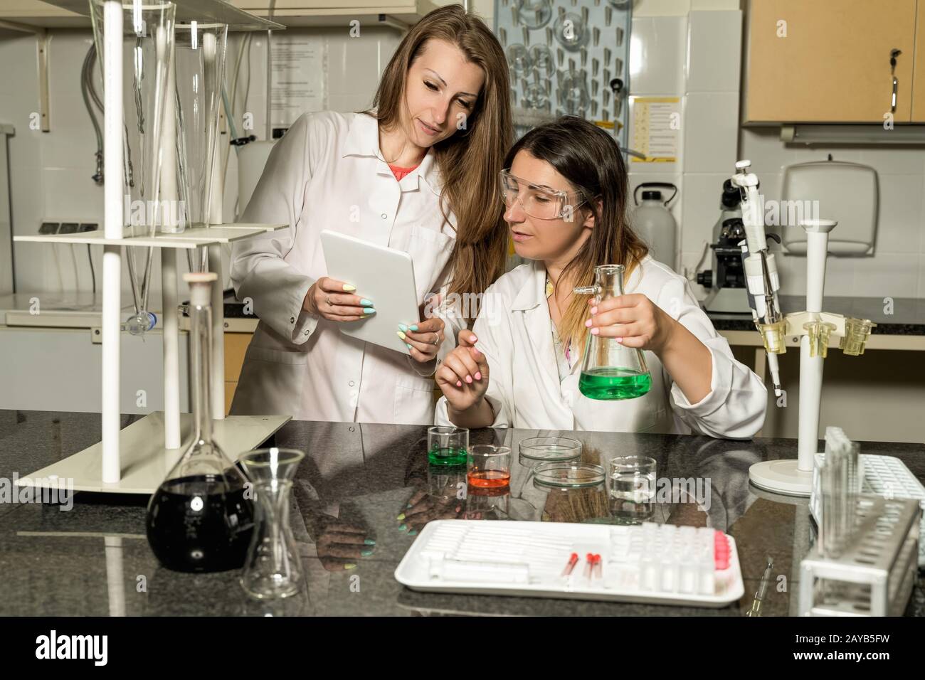 Female technicians in laboratory hi-res stock photography and images ...