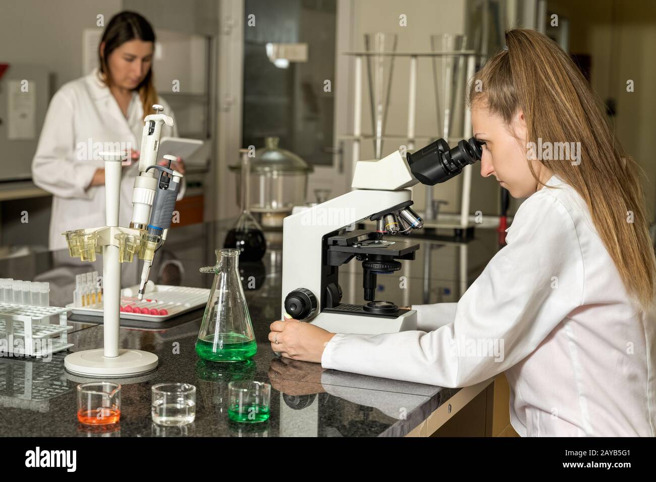 Laboratory technicians hi-res stock photography and images - Alamy