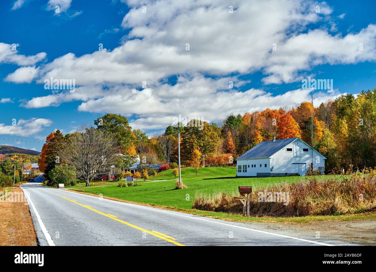 Sunny day highway hi-res stock photography and images - Alamy