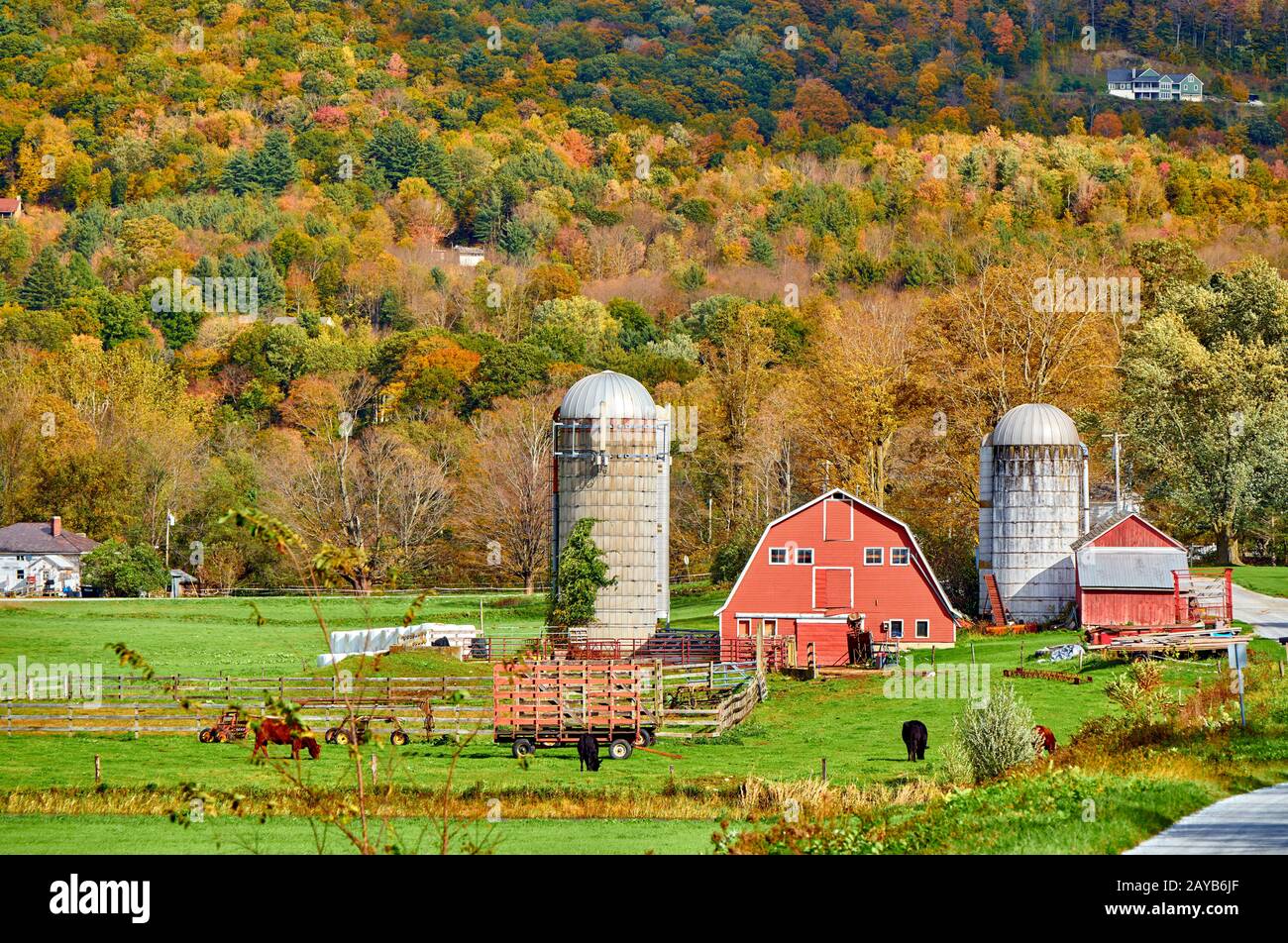 Farm with red barn and silos in Vermont Stock Photo - Alamy