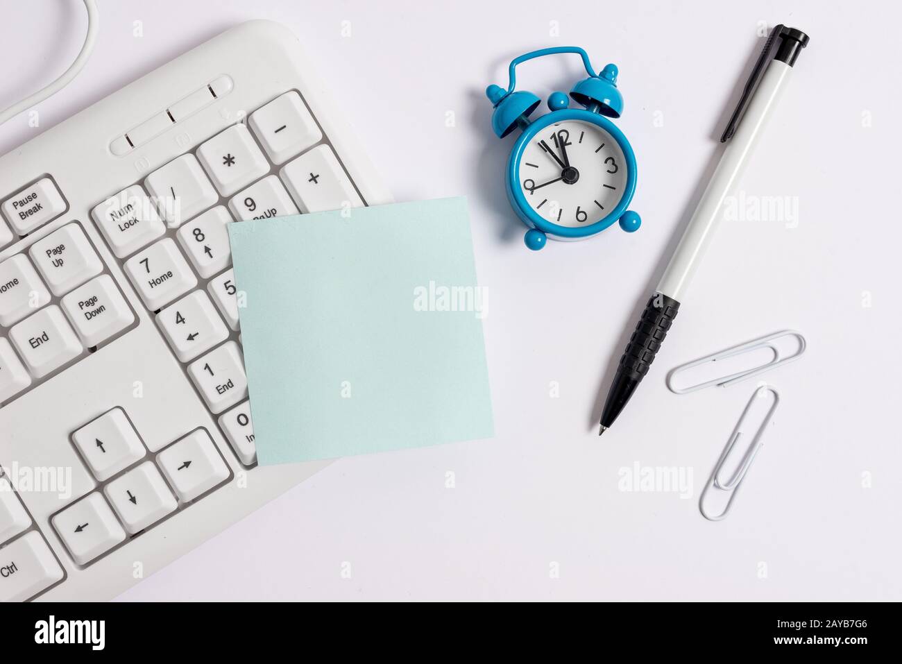 Blank paper space for textual message. White pc keyboard with empty ...