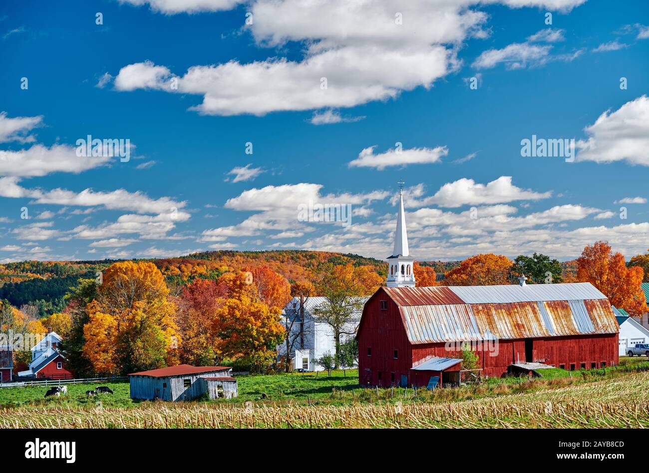 Barn red church hi-res stock photography and images - Alamy