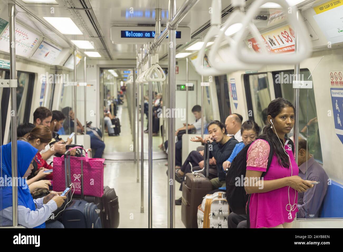 Singapor MRT people metro train Stock Photo - Alamy