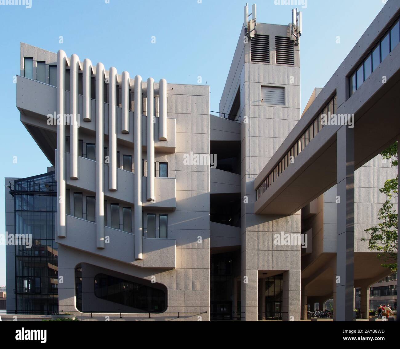 Brutalist concrete building facade hi-res stock photography and images ...