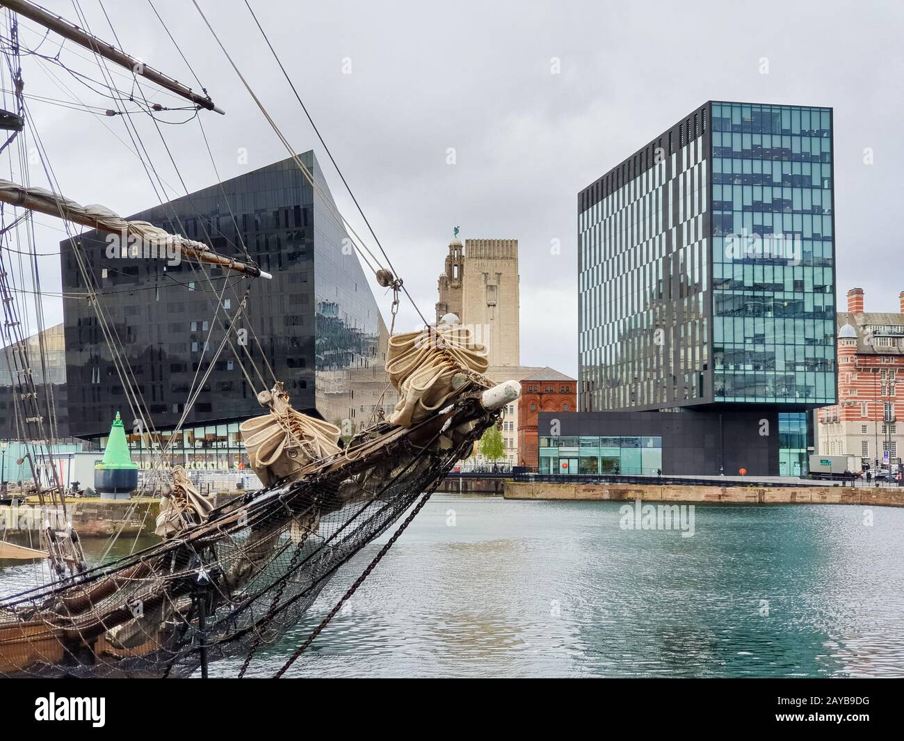 Ship building docks hi-res stock photography and images - Alamy
