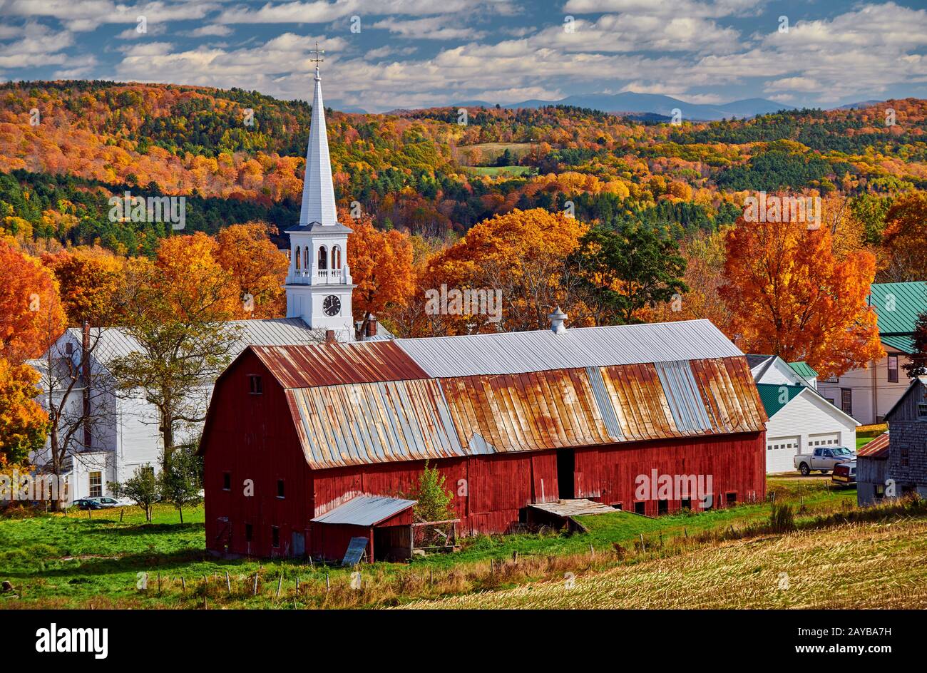 Barn red church hi-res stock photography and images - Alamy