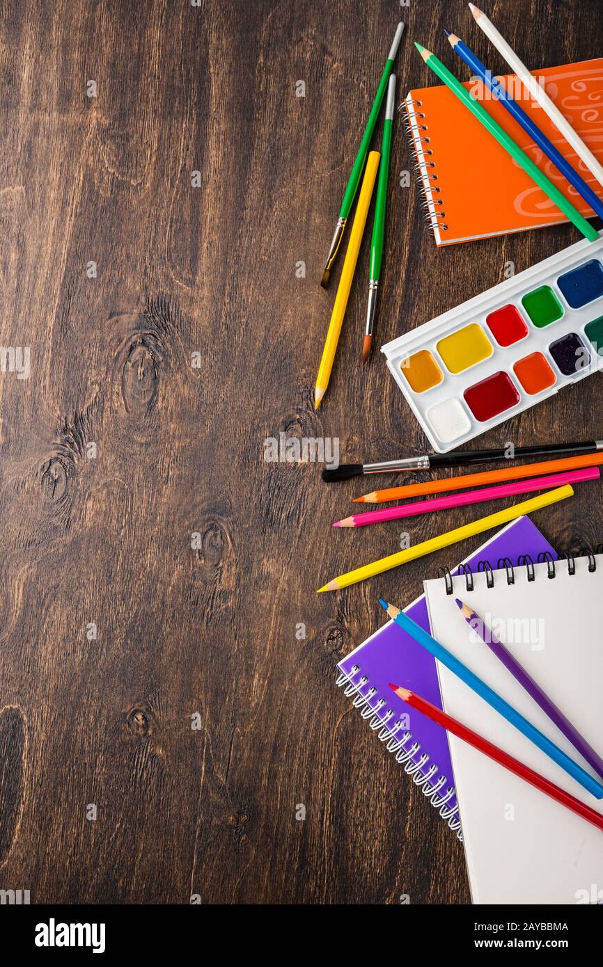 Class supplies hi-res stock photography and images - Alamy