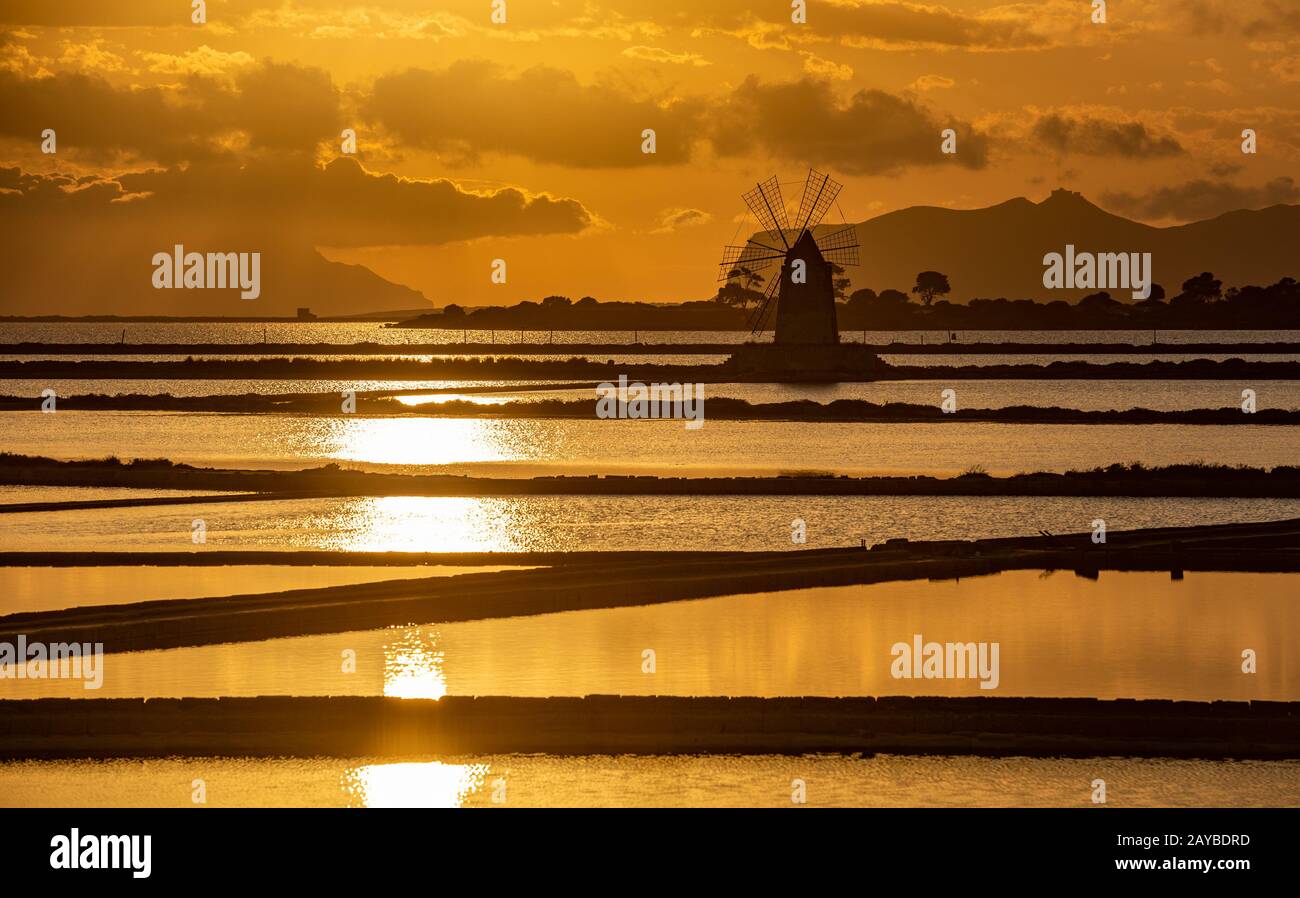 Sicily sunset hi-res stock photography and images - Alamy
