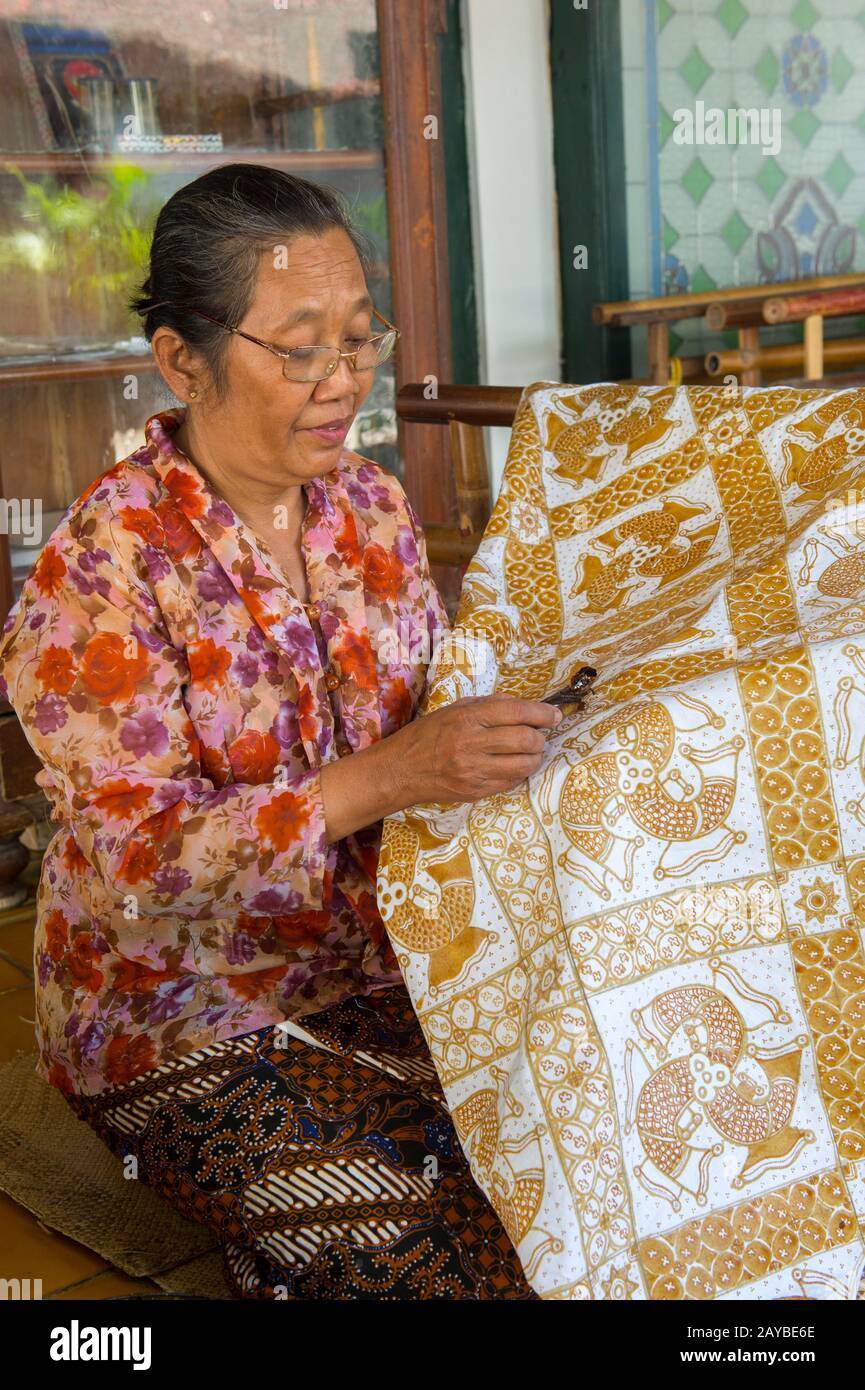 A woman is doing traditional batik at the Kraton of Yogyakarta (Keraton ...