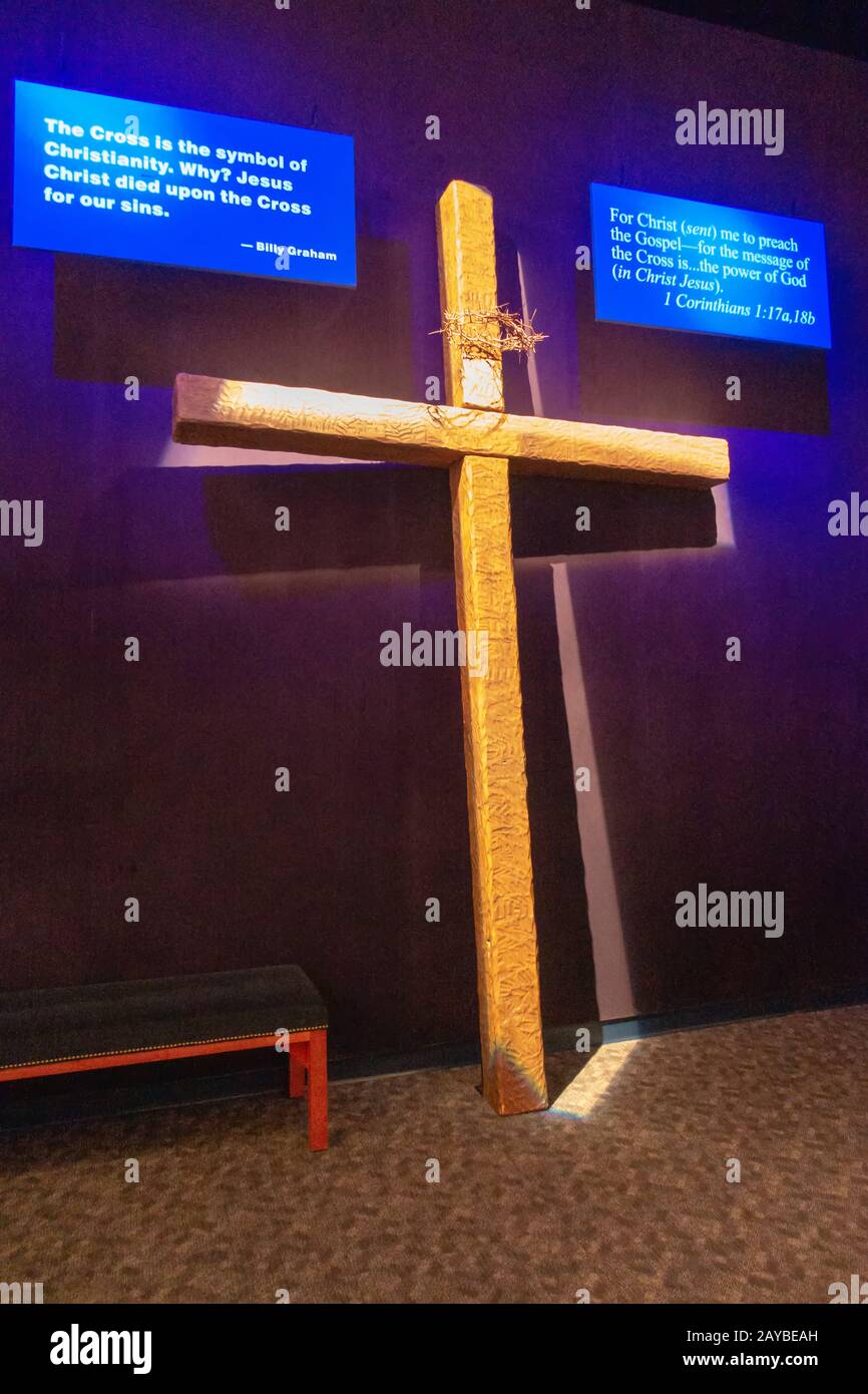 illuminated crusifixion cross and scripture quotes at billy graham ...