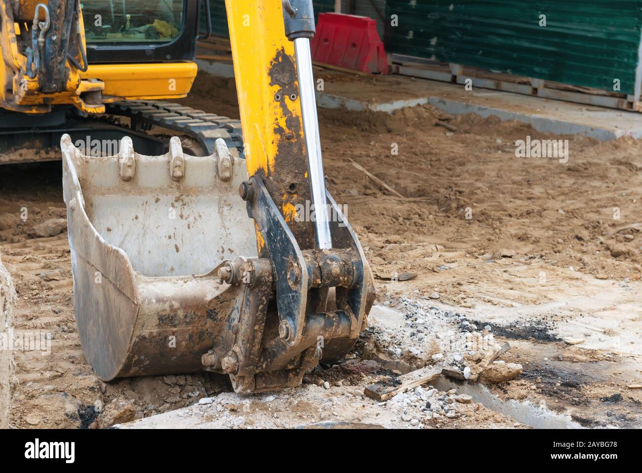 Excavator scoop hi-res stock photography and images - Alamy