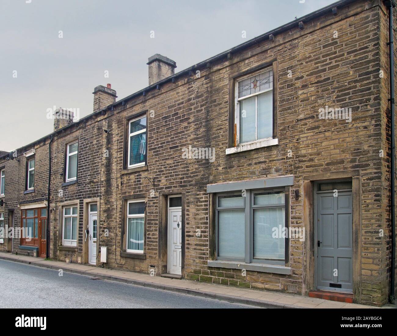English houses row hi-res stock photography and images - Alamy