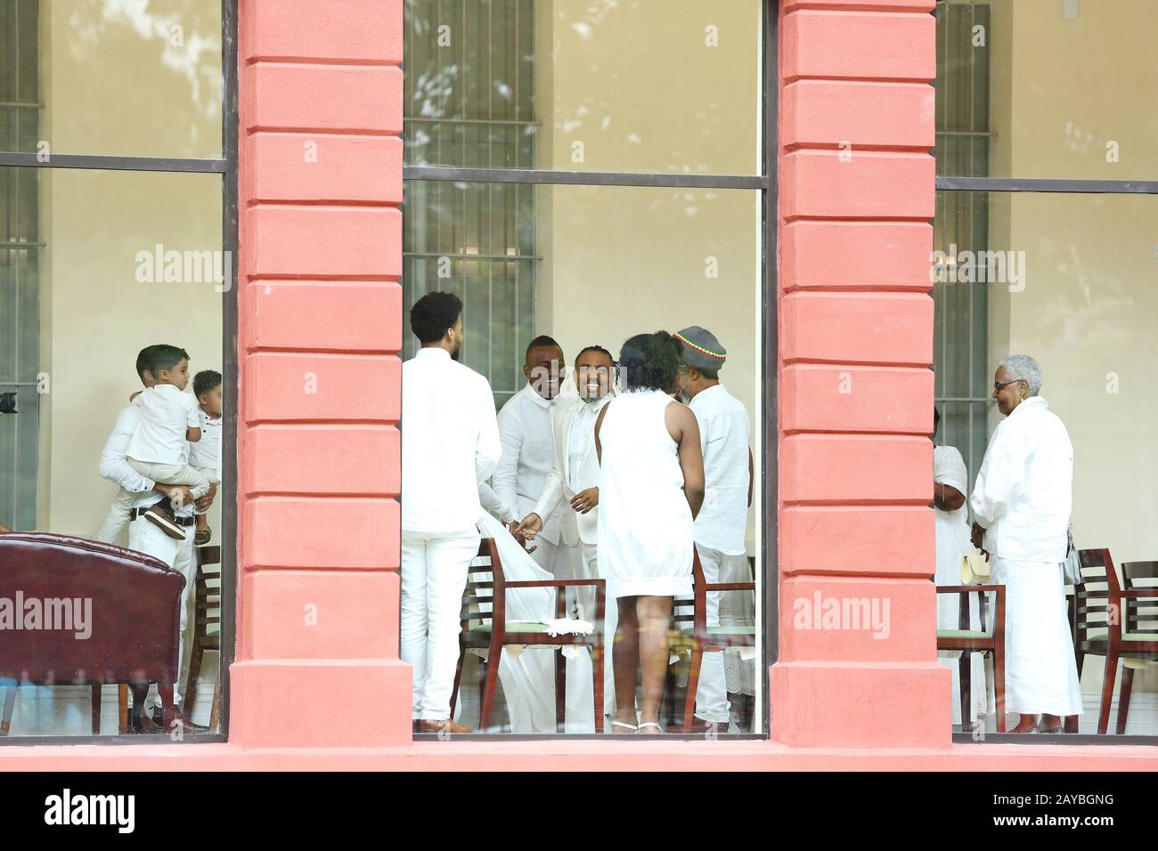 Celebrity wedding music umbrella hi-res stock photography and images ...