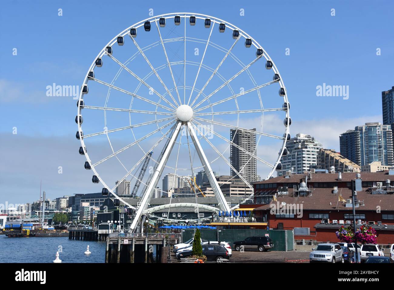 Seattle great wheel skyline amusement park ride hi-res stock ...