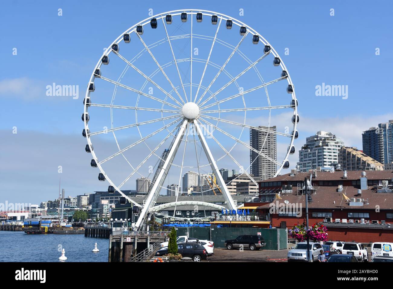 Seattle great wheel skyline amusement park ride hi-res stock ...