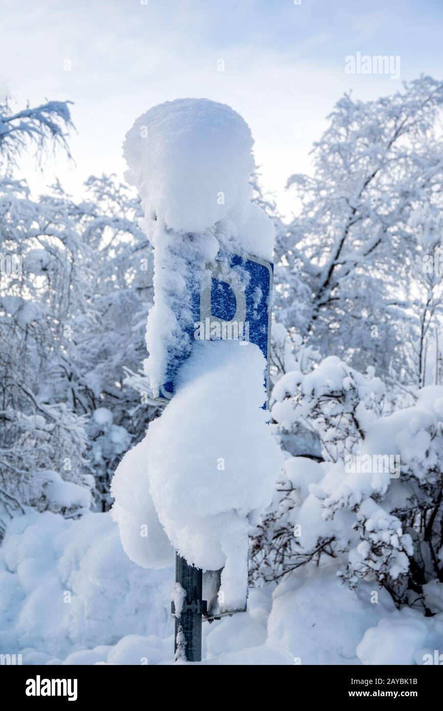 Snow covered parking sign Stock Photo - Alamy