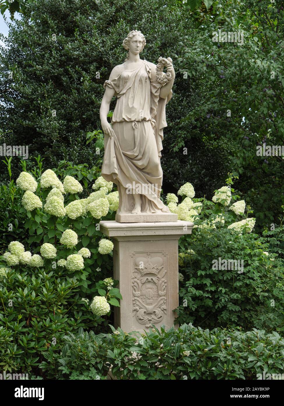 monument in the garden Stock Photo - Alamy