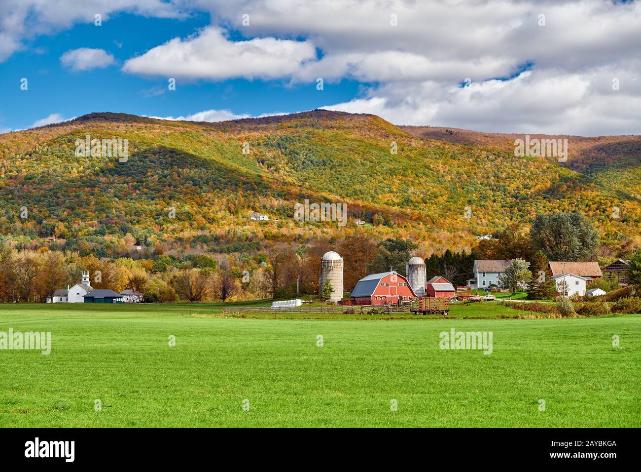 Farm with red barn and silos in Vermont Stock Photo - Alamy