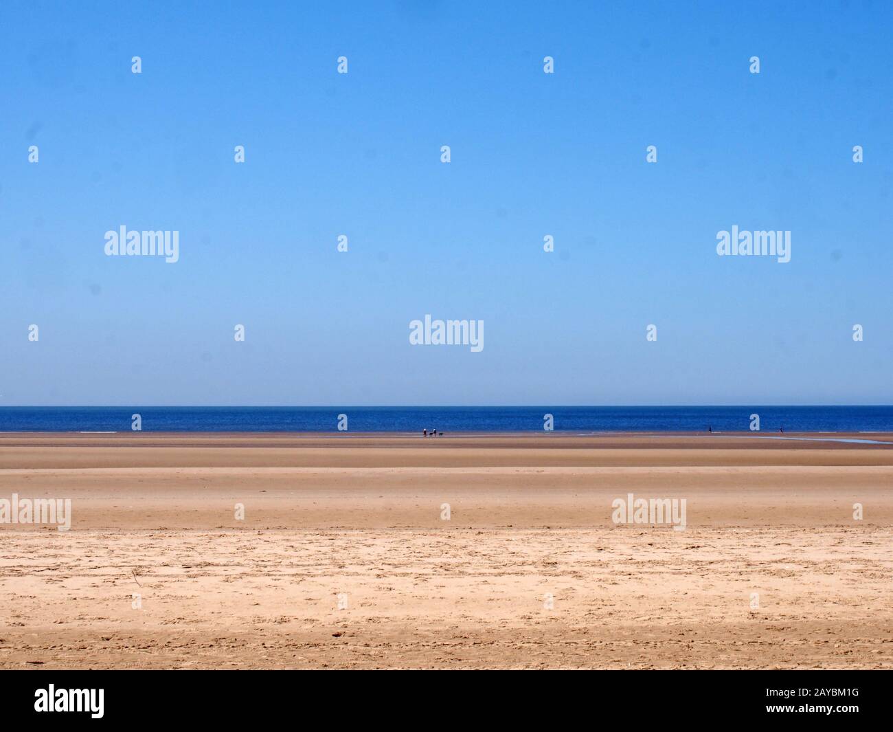 Long sandy beach hi-res stock photography and images - Alamy