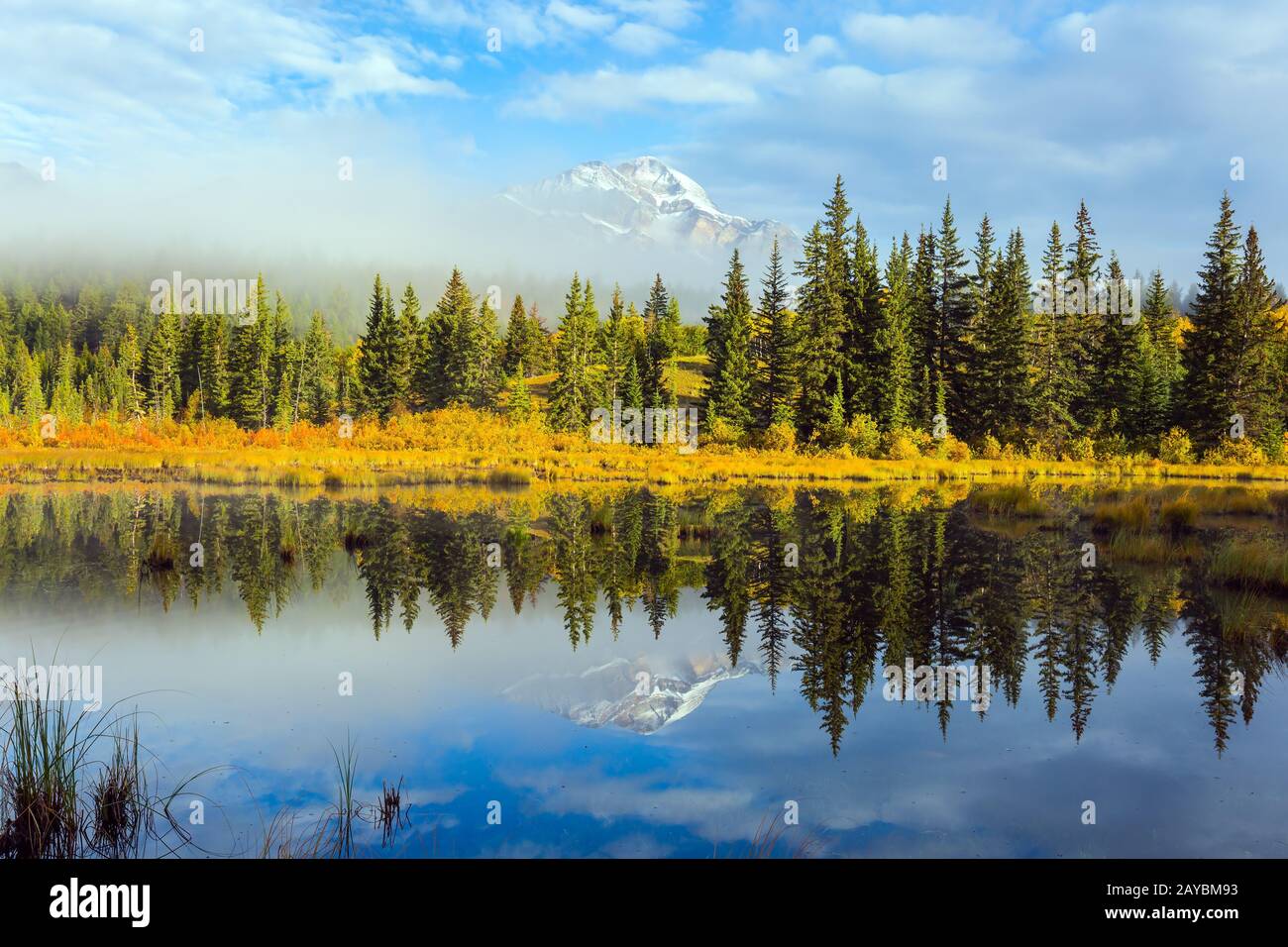 Pyramid peak hi-res stock photography and images - Alamy