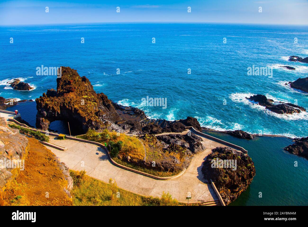 Yellow and black rocks Stock Photo - Alamy
