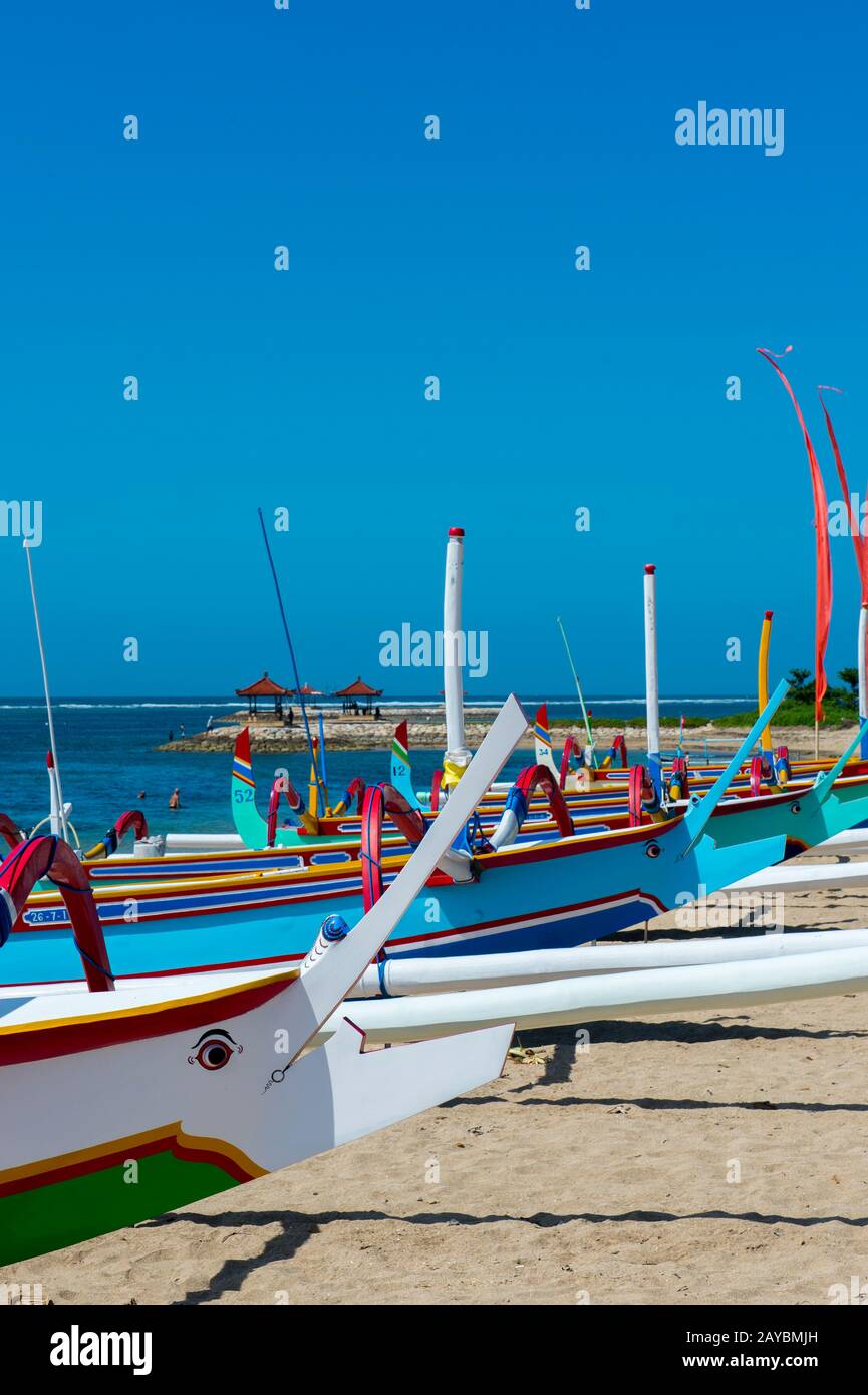 The beach with traditional Balinese fishing boats (Junkung) in Sanur ...