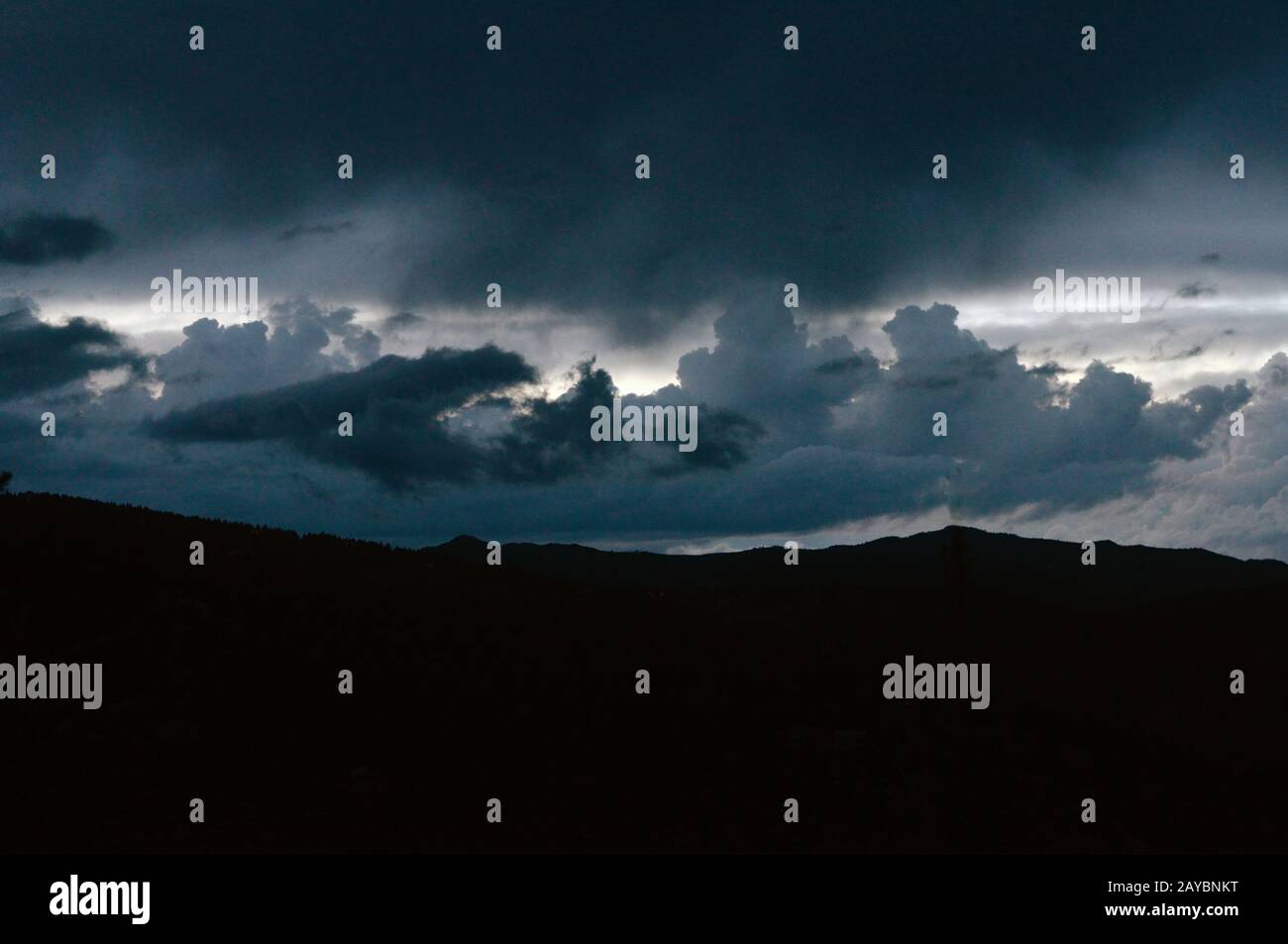 Cumulus clouds low horizon hi-res stock photography and images - Alamy