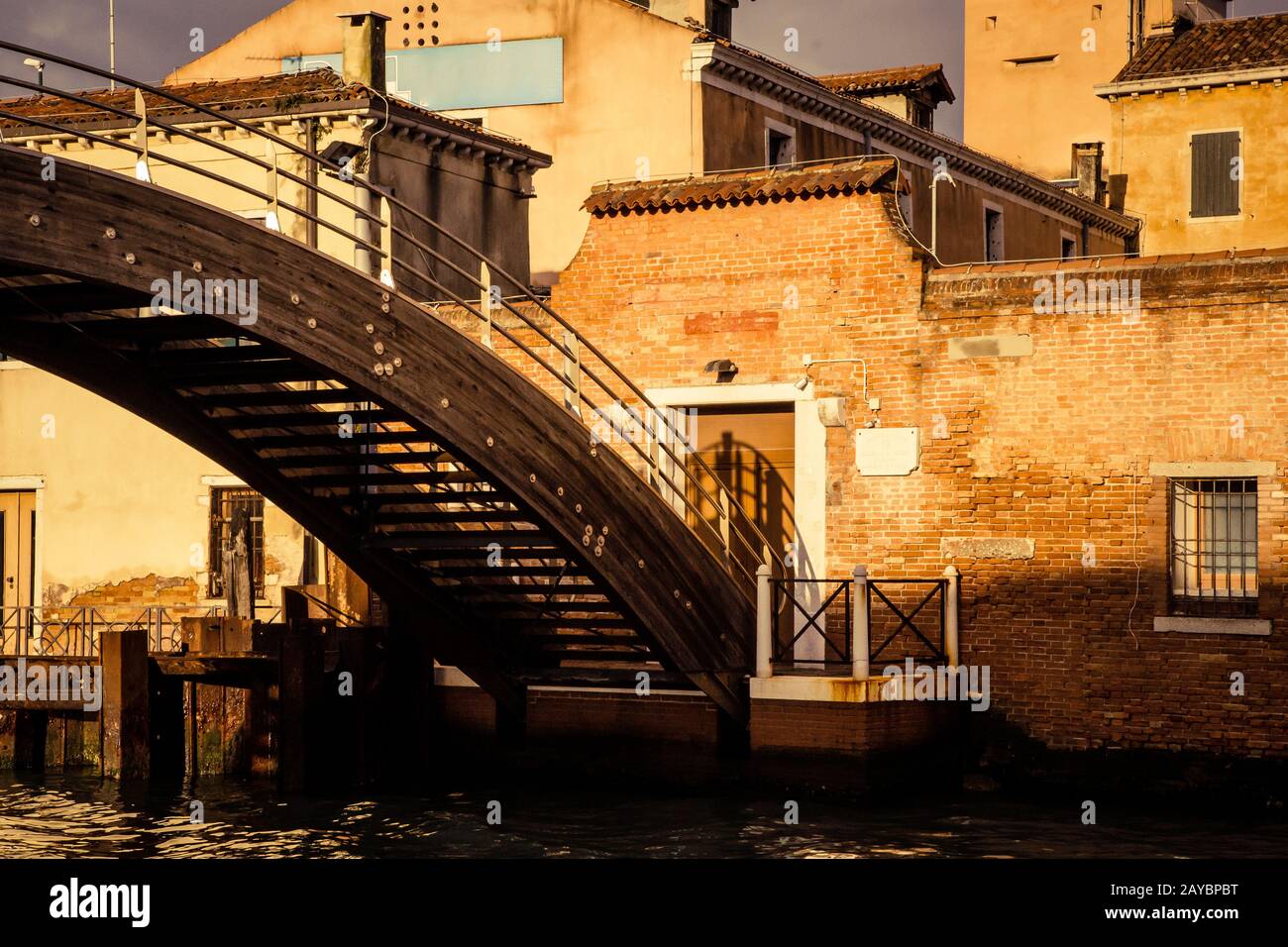The old bridge house hi-res stock photography and images - Alamy