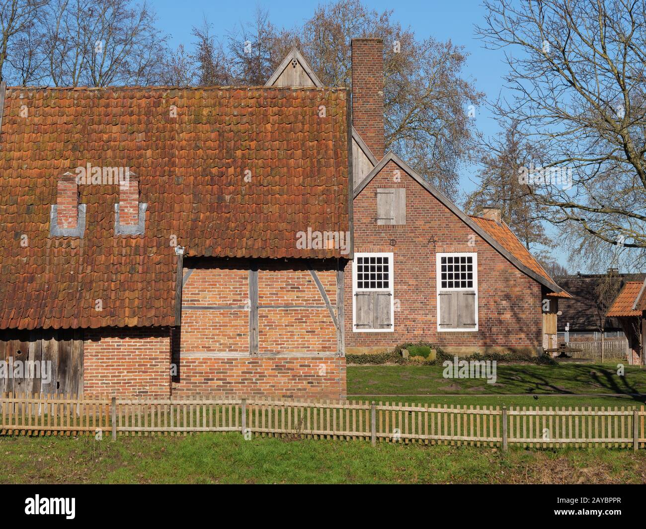 old farm house Stock Photo - Alamy