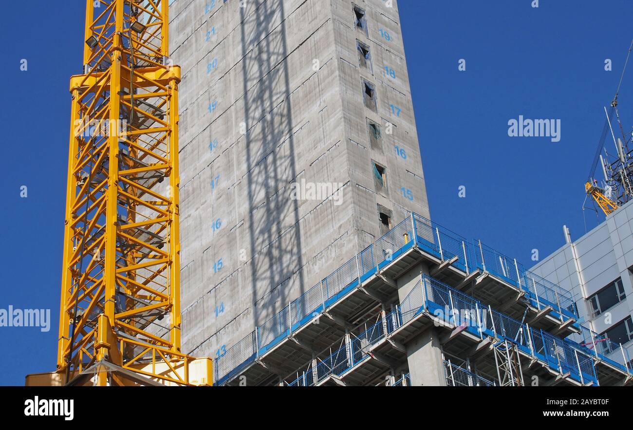 Urban tower crane hi-res stock photography and images - Alamy