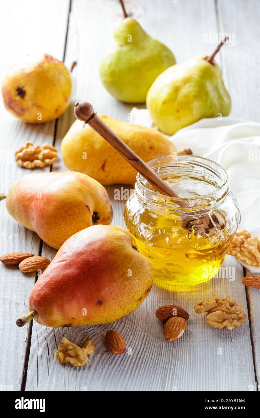 Honey pears hi-res stock photography and images - Alamy