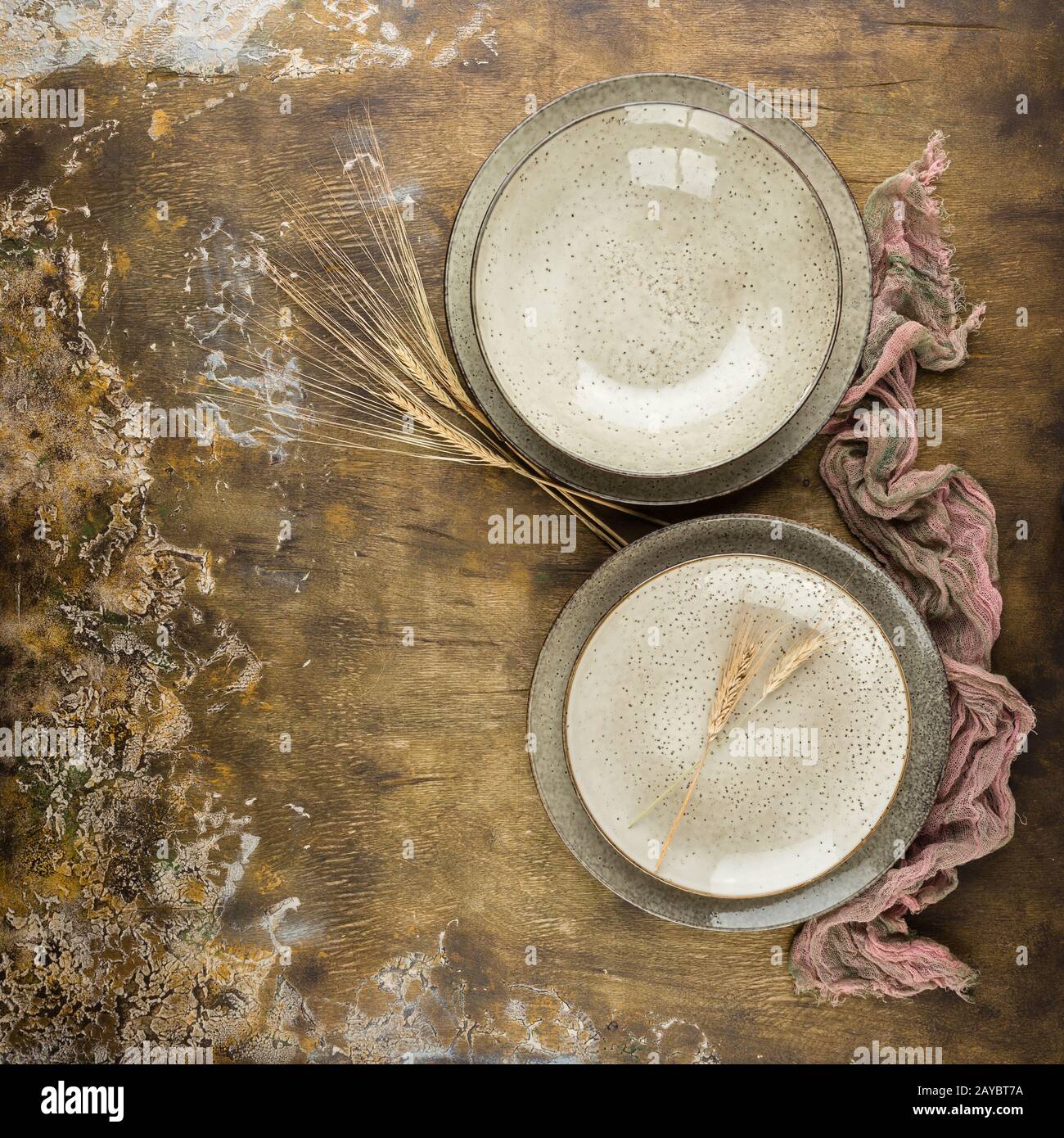 Food background. Empty plates Stock Photo - Alamy