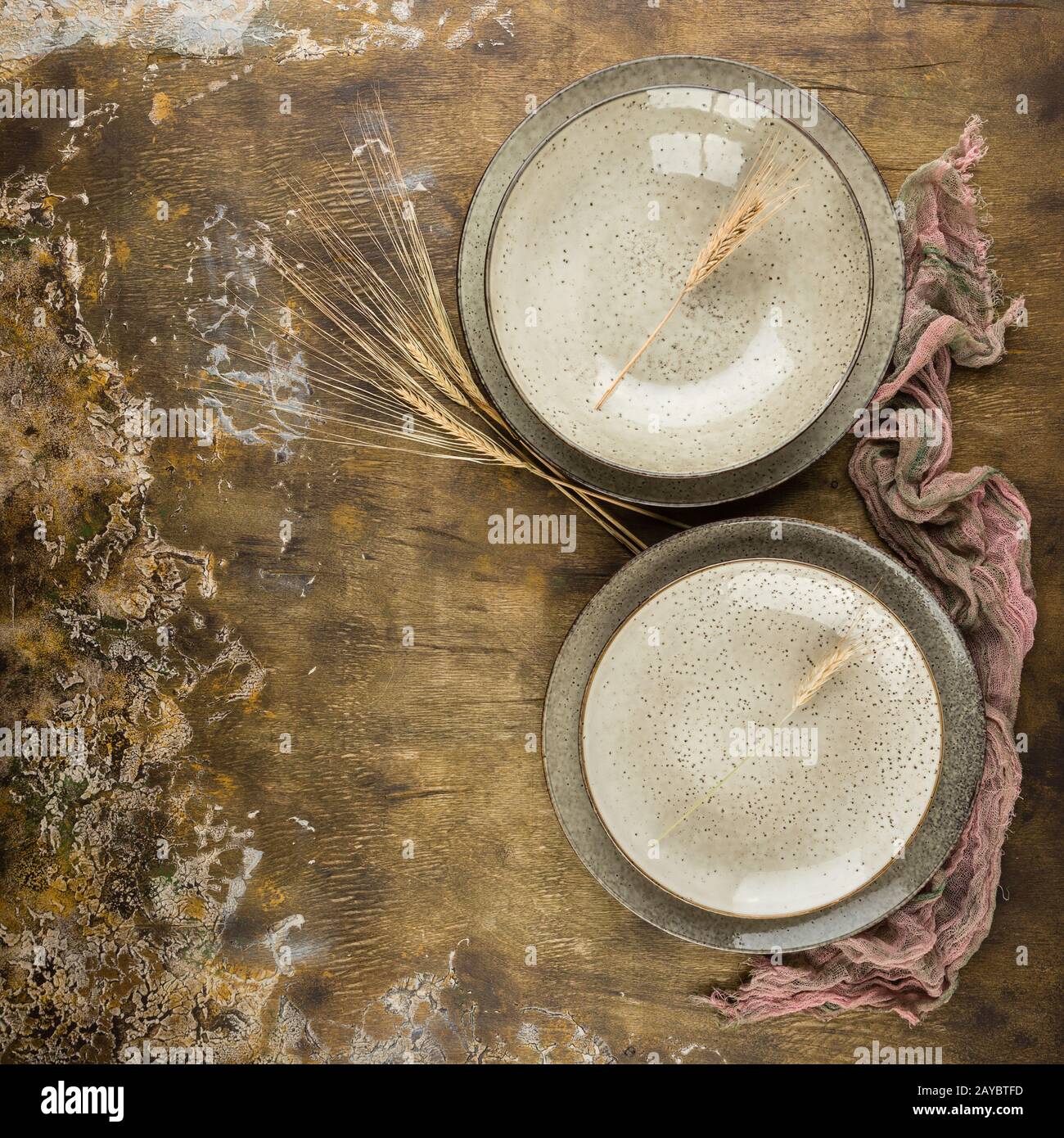 Food background. Empty plates Stock Photo - Alamy