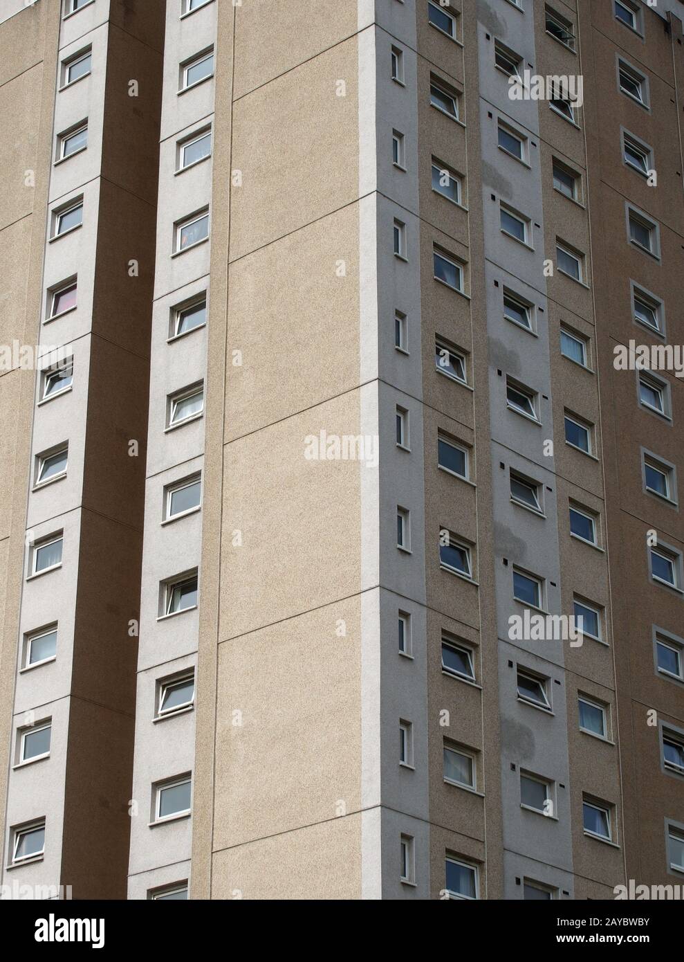 Old low rise apartment building hi-res stock photography and images - Alamy