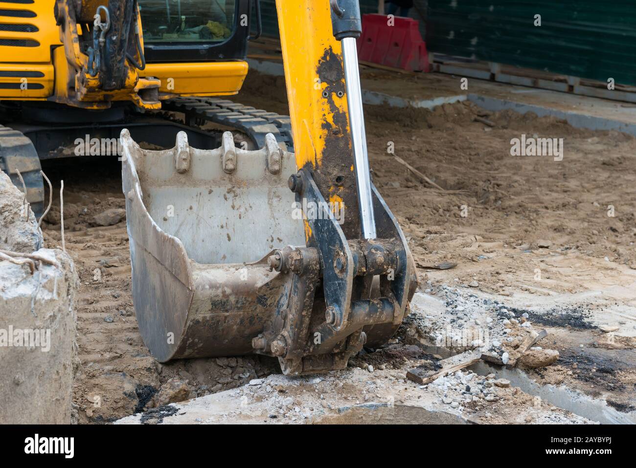 Excavator scoop hi-res stock photography and images - Alamy