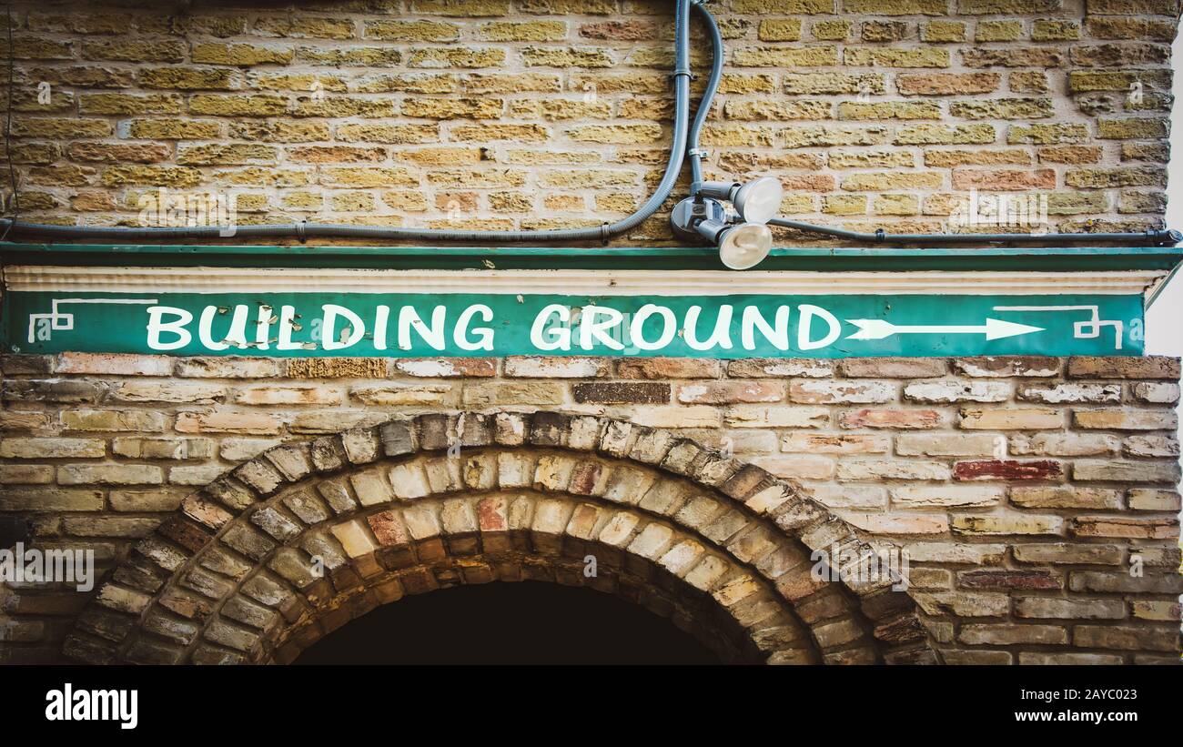 Street Sign BUILDING GROUND Stock Photo - Alamy