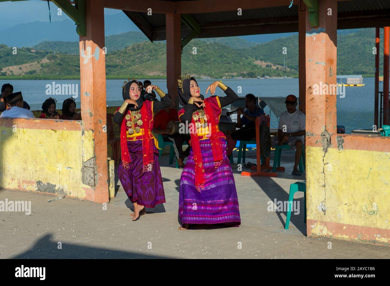 Bajau dance hi-res stock photography and images - Alamy