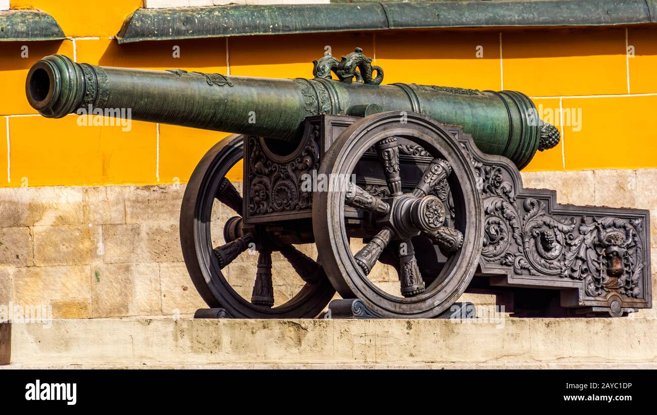 Canon with wheels hi-res stock photography and images - Alamy
