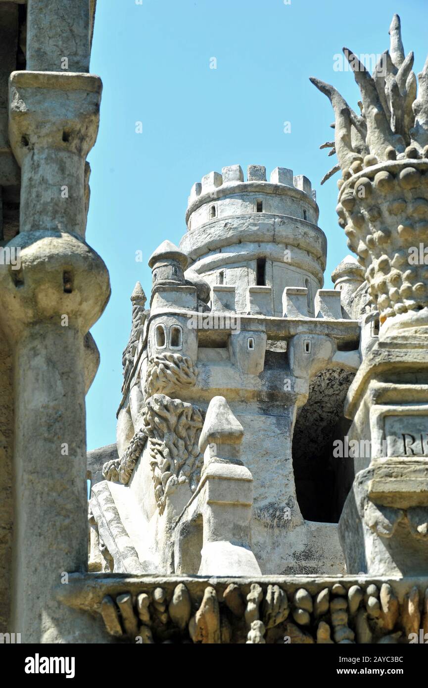 Palais ideal von ferdinand cheval in frankreich hi-res stock ...