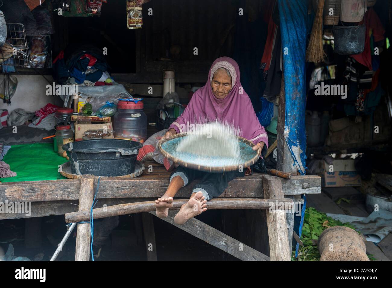 Separating rice hi-res stock photography and images - Alamy