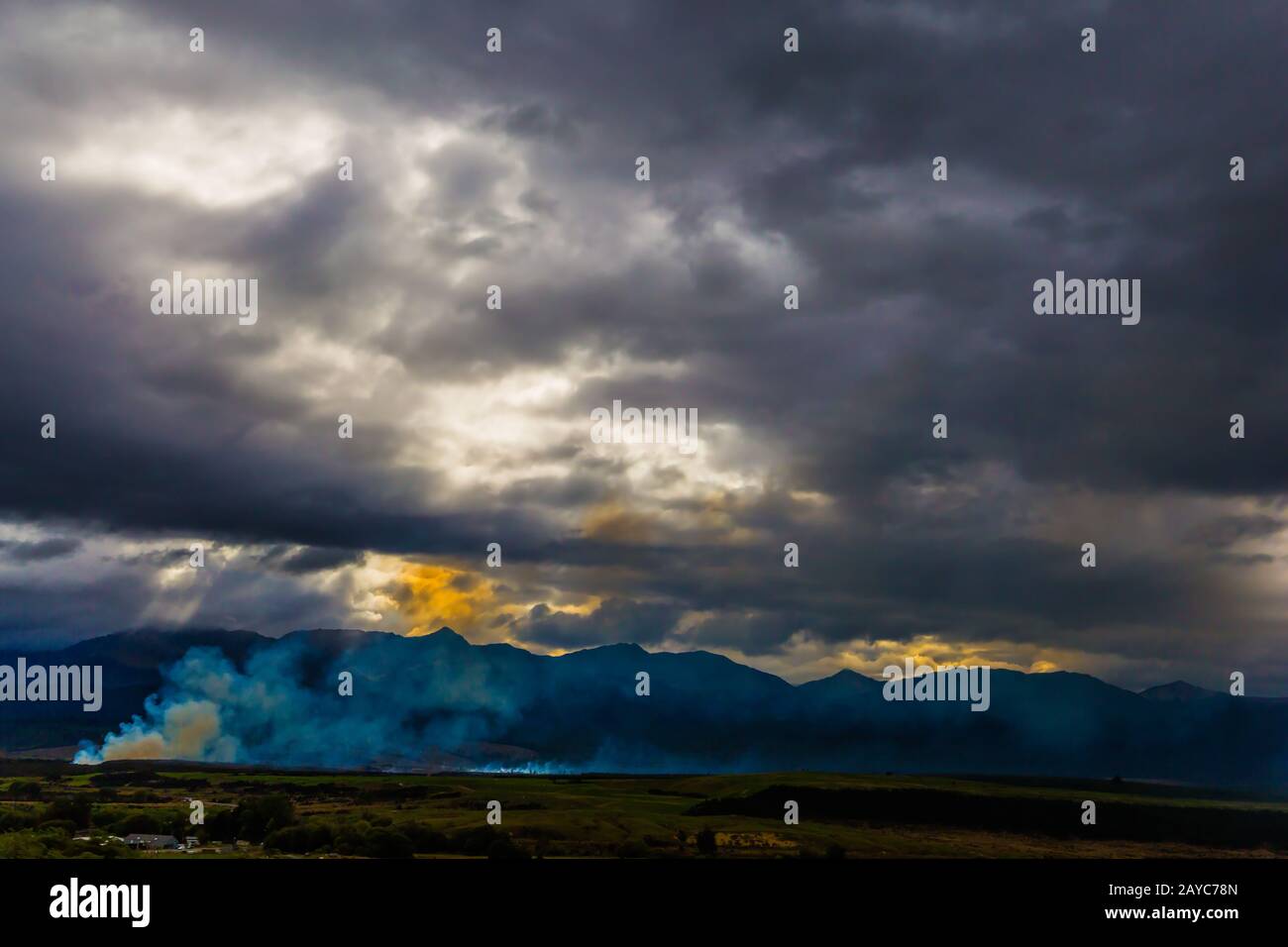 Heavy atmosphere hi-res stock photography and images - Alamy